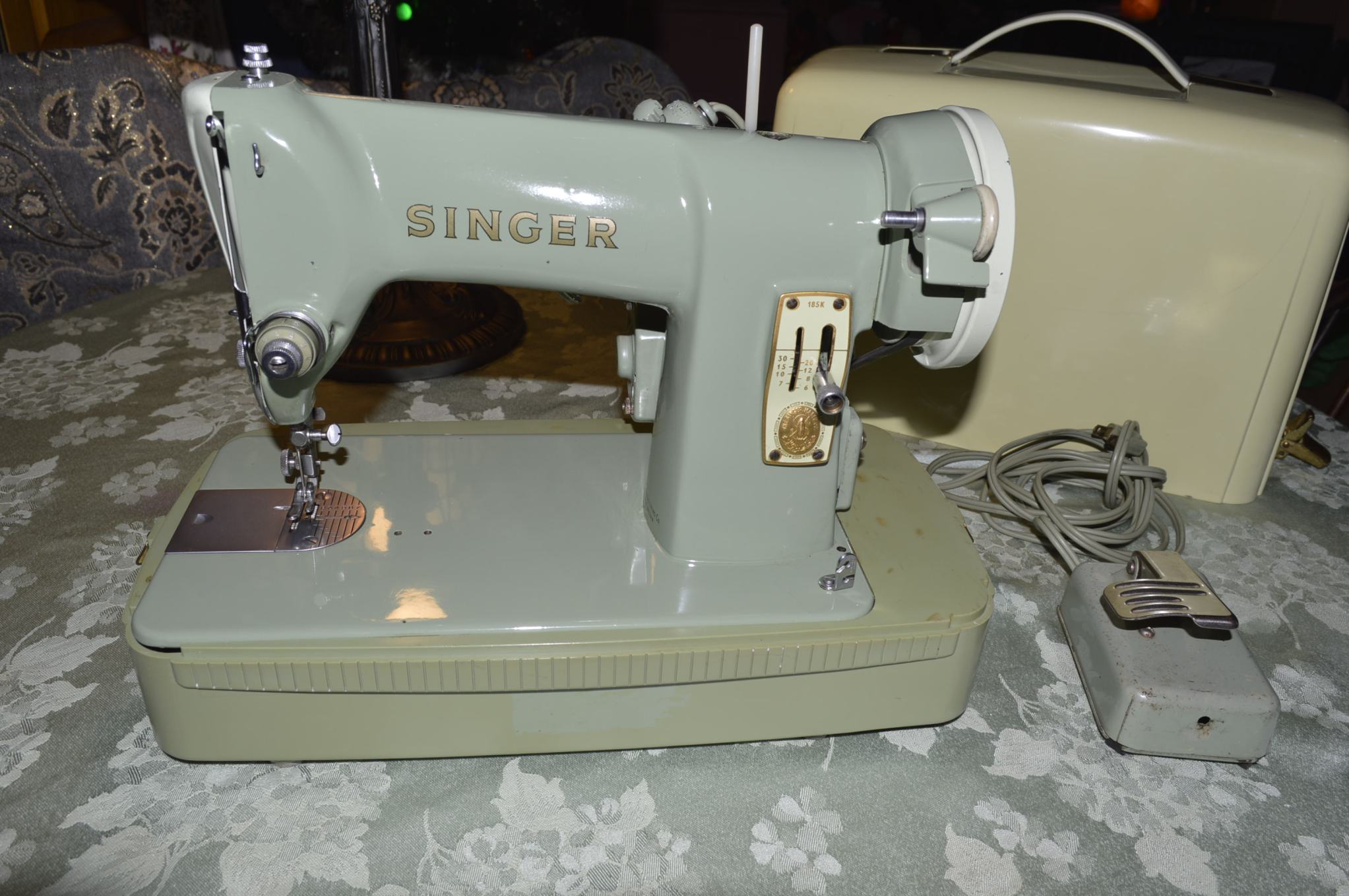 Restoration of a 1958 Vintage Singer Model 185K – Professionally ...