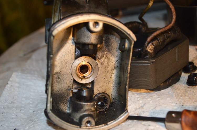 A Tutorial – Restoration of a Vintage Singer Model 201-2 and 15-91 ...