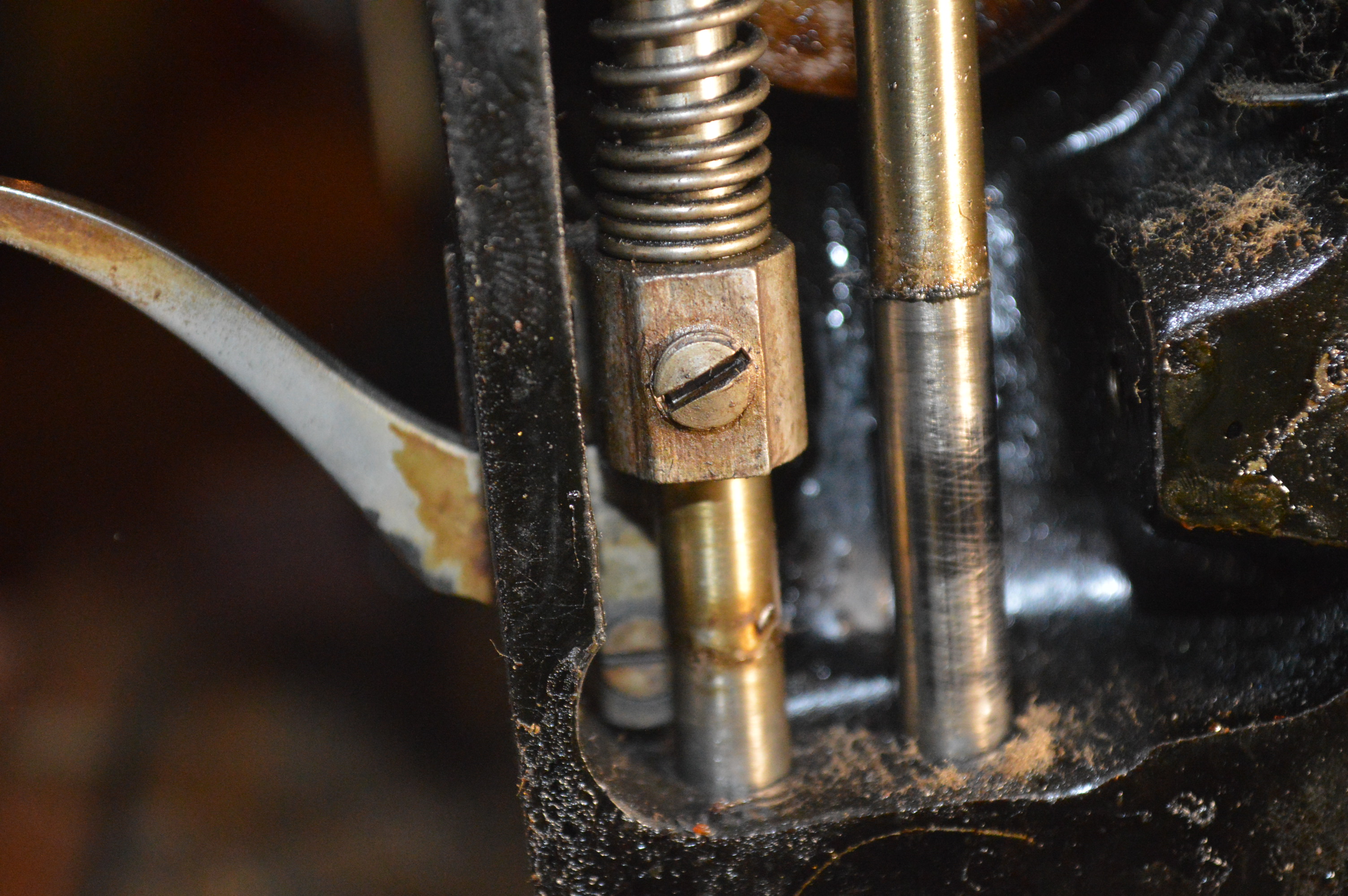 A Tutorial – Adjusting the Presser Foot Height on a Singer Model 27 ...