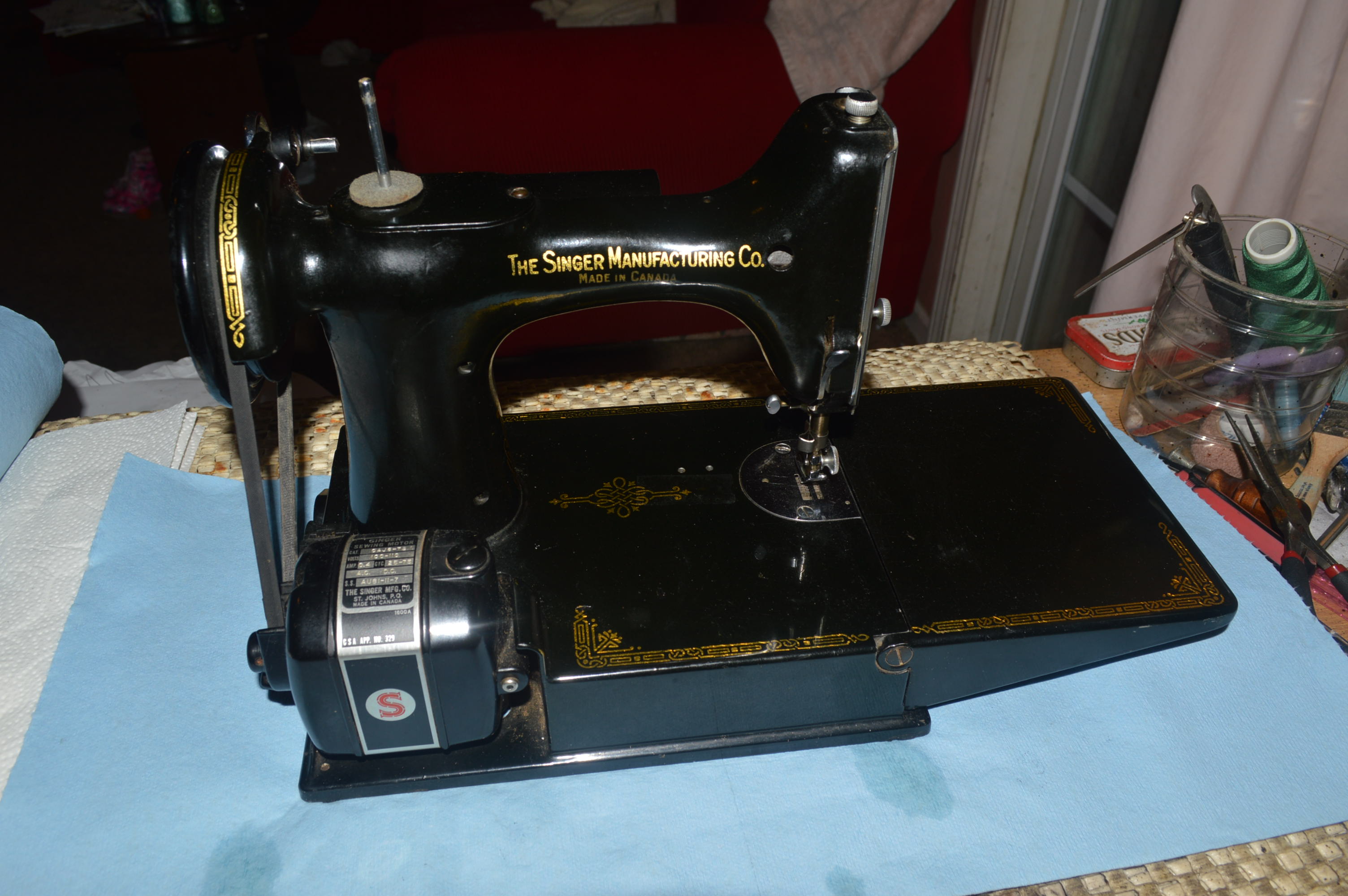Conservation of a “Rare” 1953 Vintage Singer Model 221 “Featherweight ...