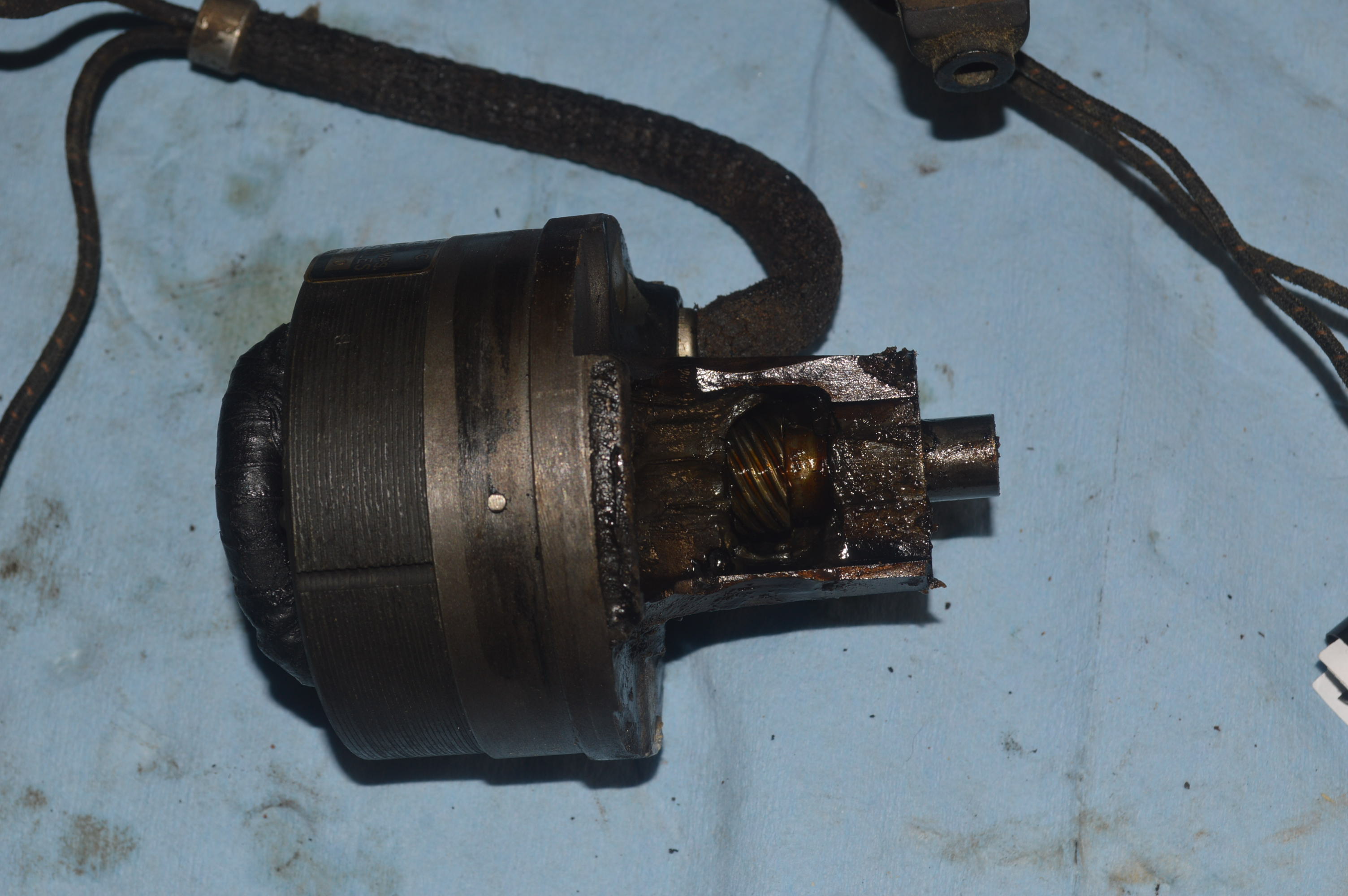 A Tutorial – How to Restore a Singer Model 101 “Potted” Motor ...