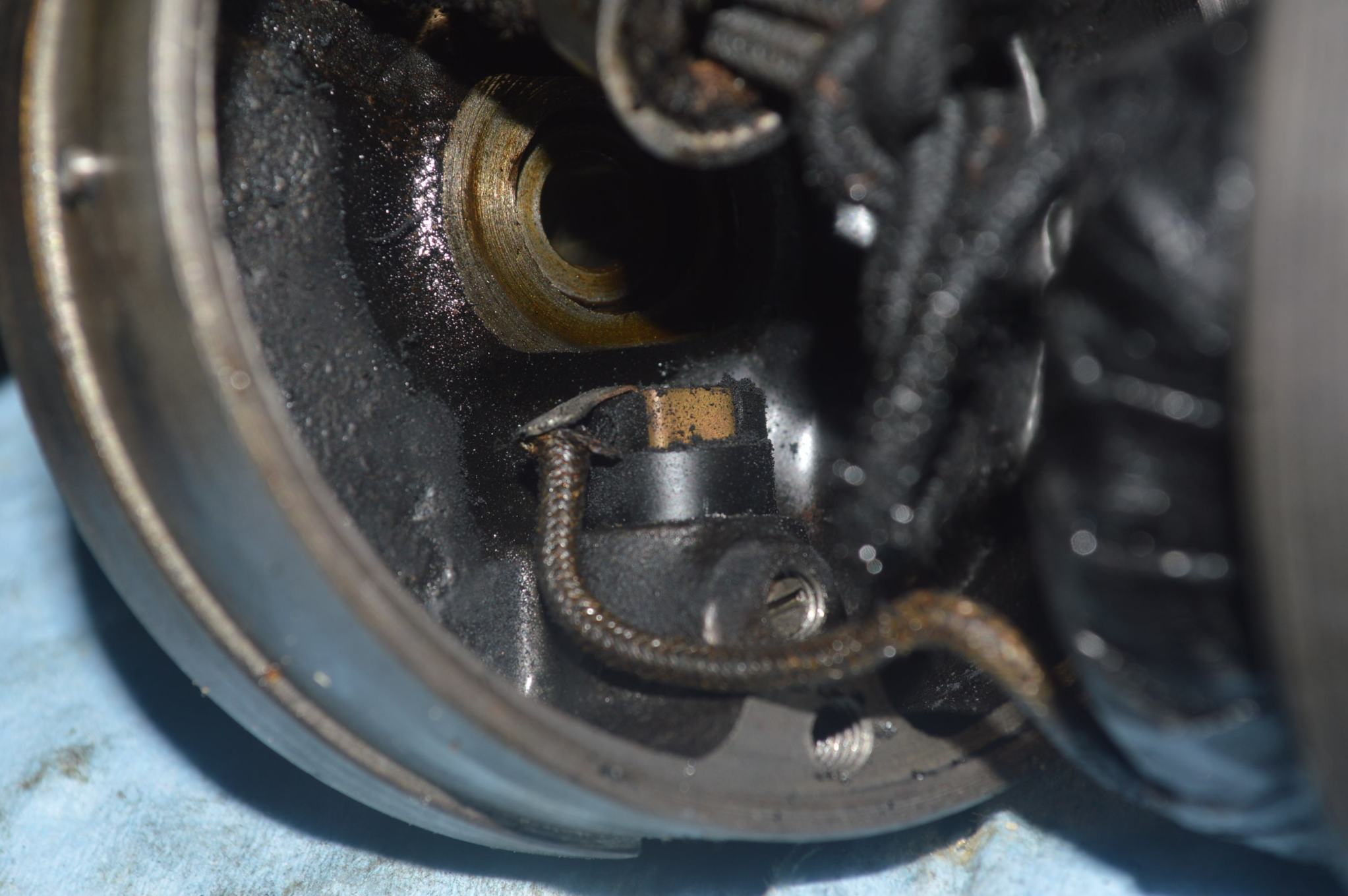 A Tutorial – How to Restore a Singer Model 101 “Potted” Motor ...