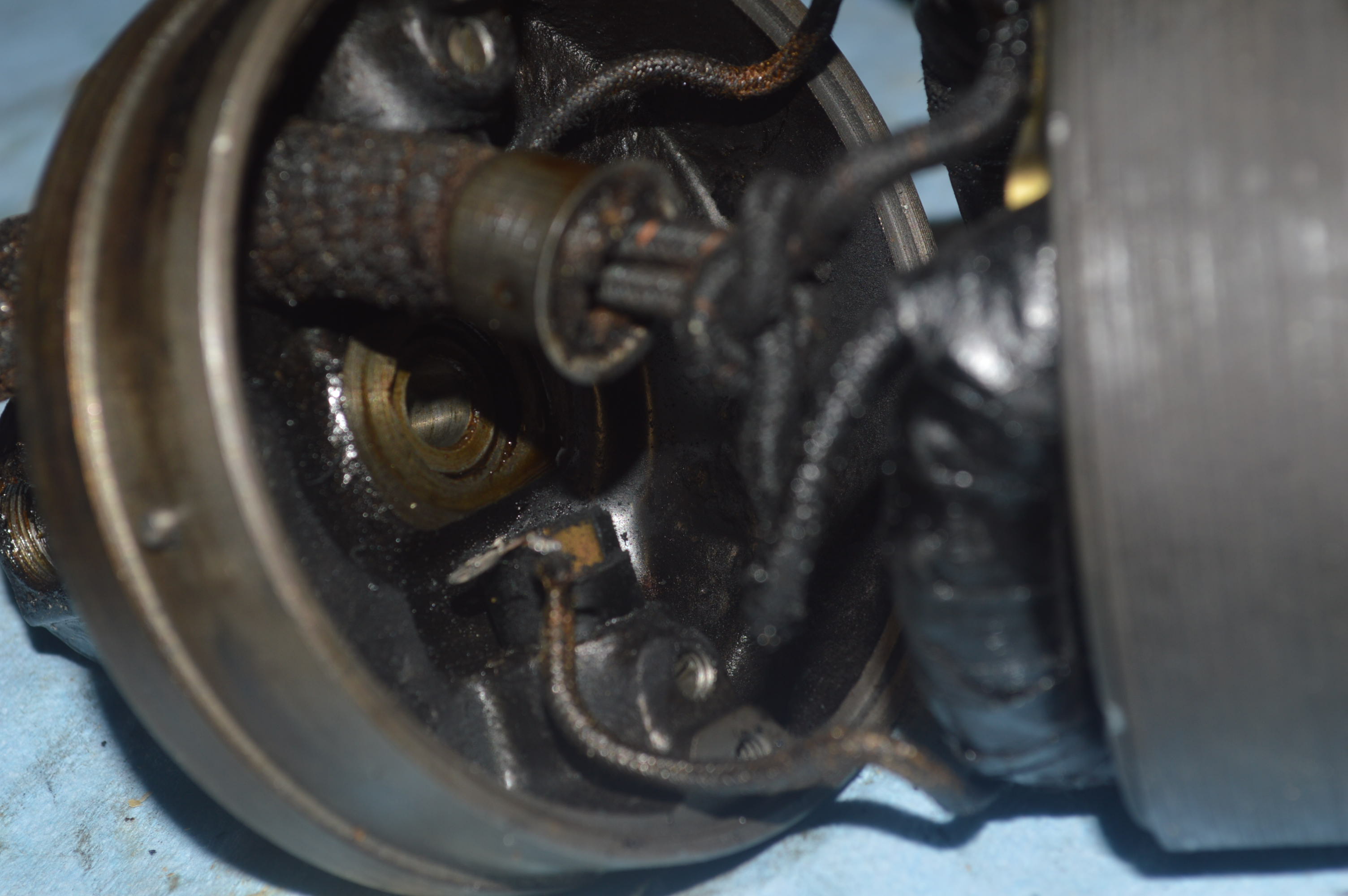 A Tutorial – How to Restore a Singer Model 101 “Potted” Motor ...